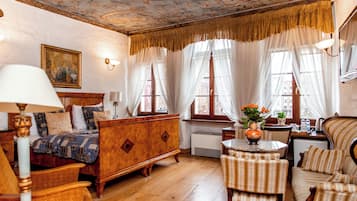 Apartamento Deluxe, Vista para a cidade | Berços/camas para crianças, Wi-fi grátis, roupa de cama fornecida