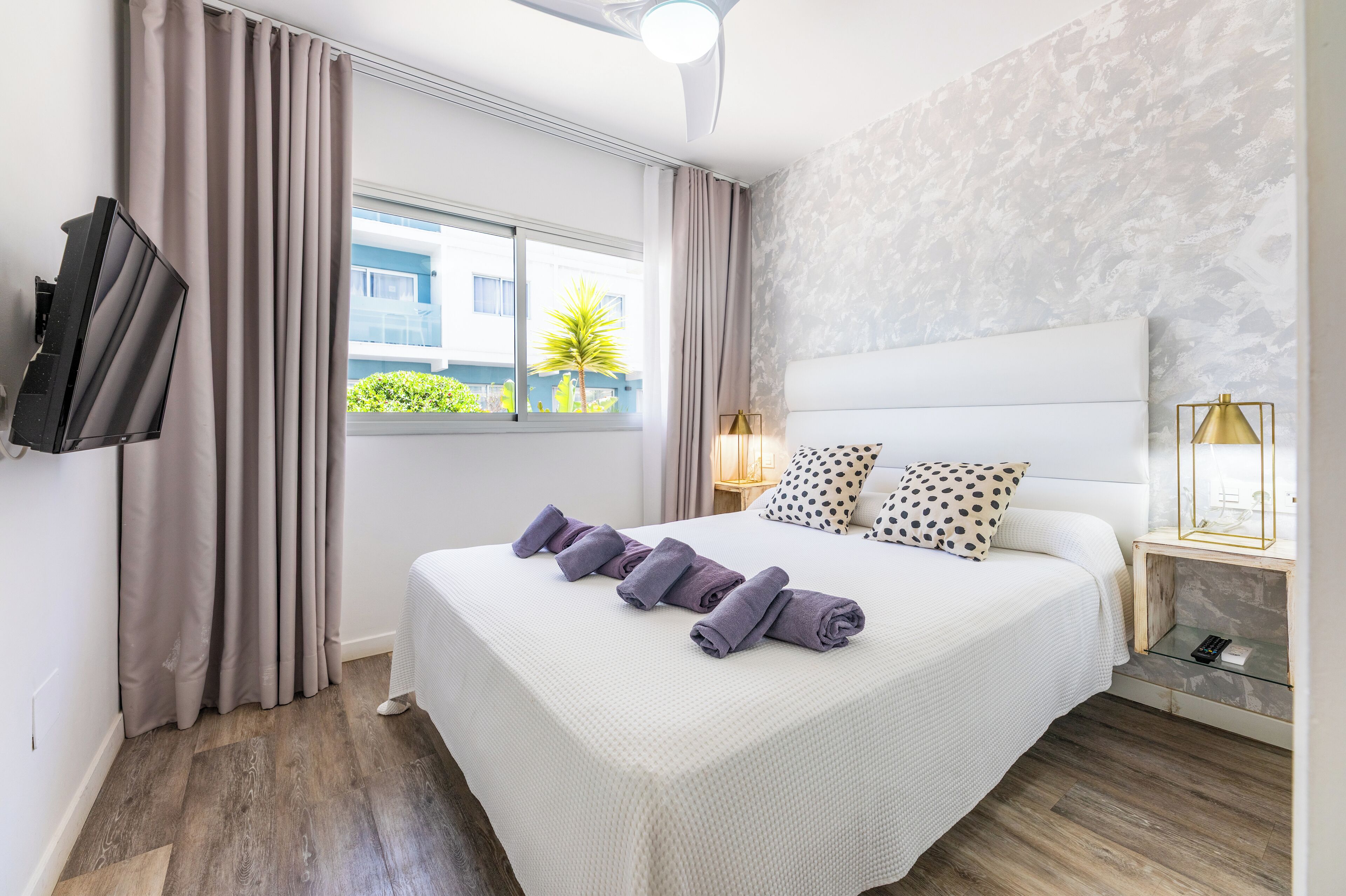 1 quarto, edredões de penas, camas de colchão viscoelástico 