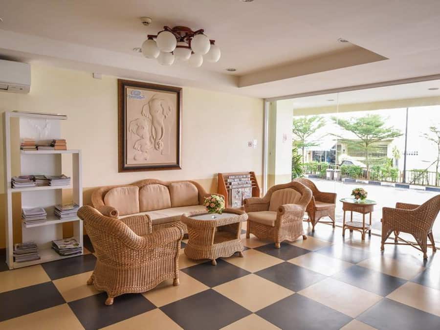 Área de estar no saguão