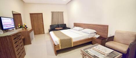 Quarto Superior | Roupa de alta qualidade, cofre no quarto, secretária