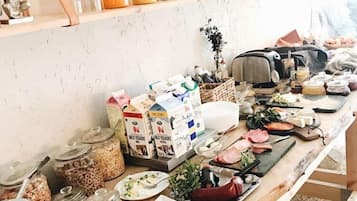 Pequeno-almoço tipo buffet diário incluído