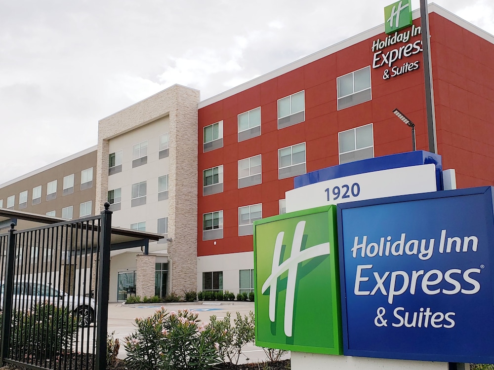 Holiday Inn Express & Suites Houston Iah - Beltway 8 By Ihg - Houston, TX