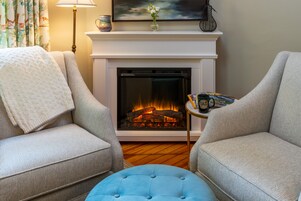 Quarto, 1 cama king-size | Roupa de alta qualidade, com decoração personalizada 