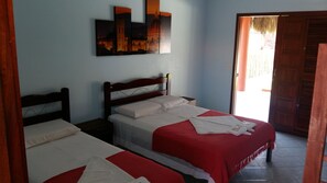 Quarto Triplo Standard | Minibar, Wi-fi grátis, roupa de cama fornecida 