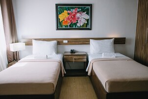 Quarto Deluxe | Escrivaninha, quartos à prova de som, ferros/tábuas de passar roupa