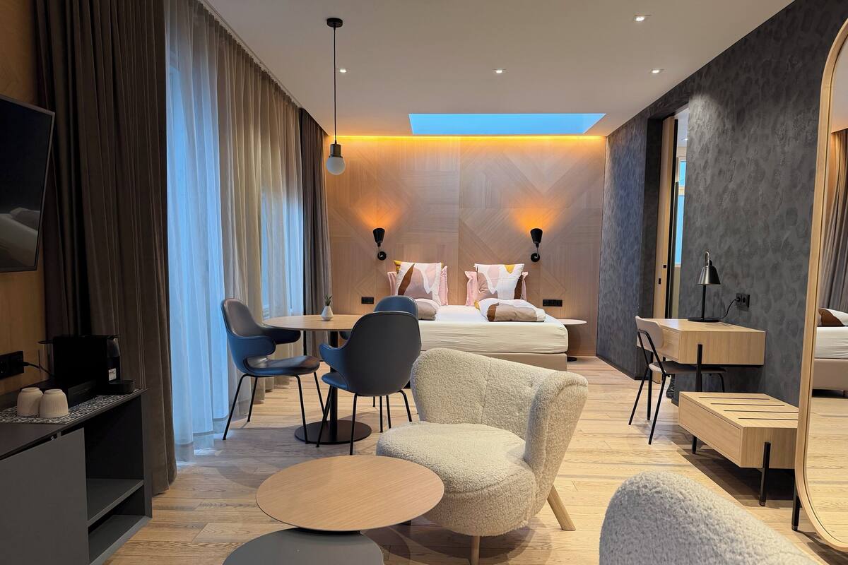 Suite Júnior | Cofre no quarto, secretária, quartos insonorizados