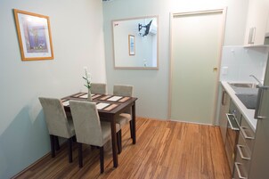 Apartamento básico, 1 quarto (Apartment 8) | Opções para refeição no quarto