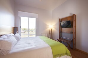 Quarto casal superior | Roupas de cama premium, frigobar, cofres nos quartos, escrivaninha