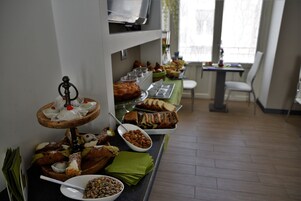 Café da manhã continental todos os dias mediante uma taxa