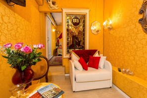 Quarto Individual Superior, 1 cama individual extragrande | Sala de estar | TV de ecrã plano 