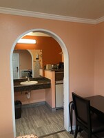 Escrivaninha, ferros/tábuas de passar roupa, Wi-Fi de cortesia