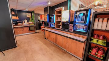 Café da manhã com buffet diário (EUR 9.90 por pessoa)