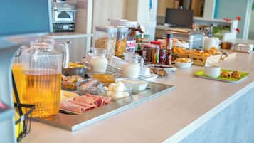 Pequeno-almoço tipo buffet diário (8.9 EUR por pessoa)