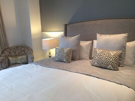 Suite Familiar, 1 quarto | Cofre no quarto, ferro/tábua de engomar, Wi-fi 