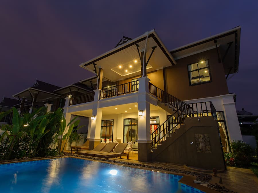 Fachada do alojamento (tarde/noite)