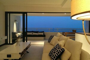 2 Bedrooms Suite | Área de estar | TV LCD