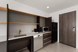 Suite, 2 camas queen-size, acessível, banheira | Cozinha privada