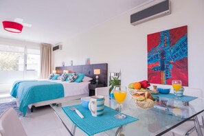 Apartamento Superior | Roupa de alta qualidade, edredões de penas, camas de colchão pillowtop 