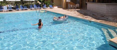 Piscina exterior sazonal