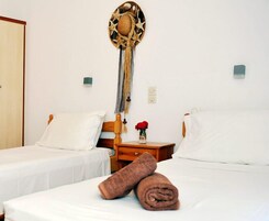 Cofres nos quartos, ferros/tábuas de passar roupa, Wi-Fi de cortesia