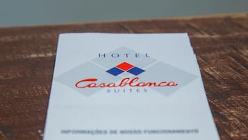 Recibo de hotel para Casablanco Suites.
