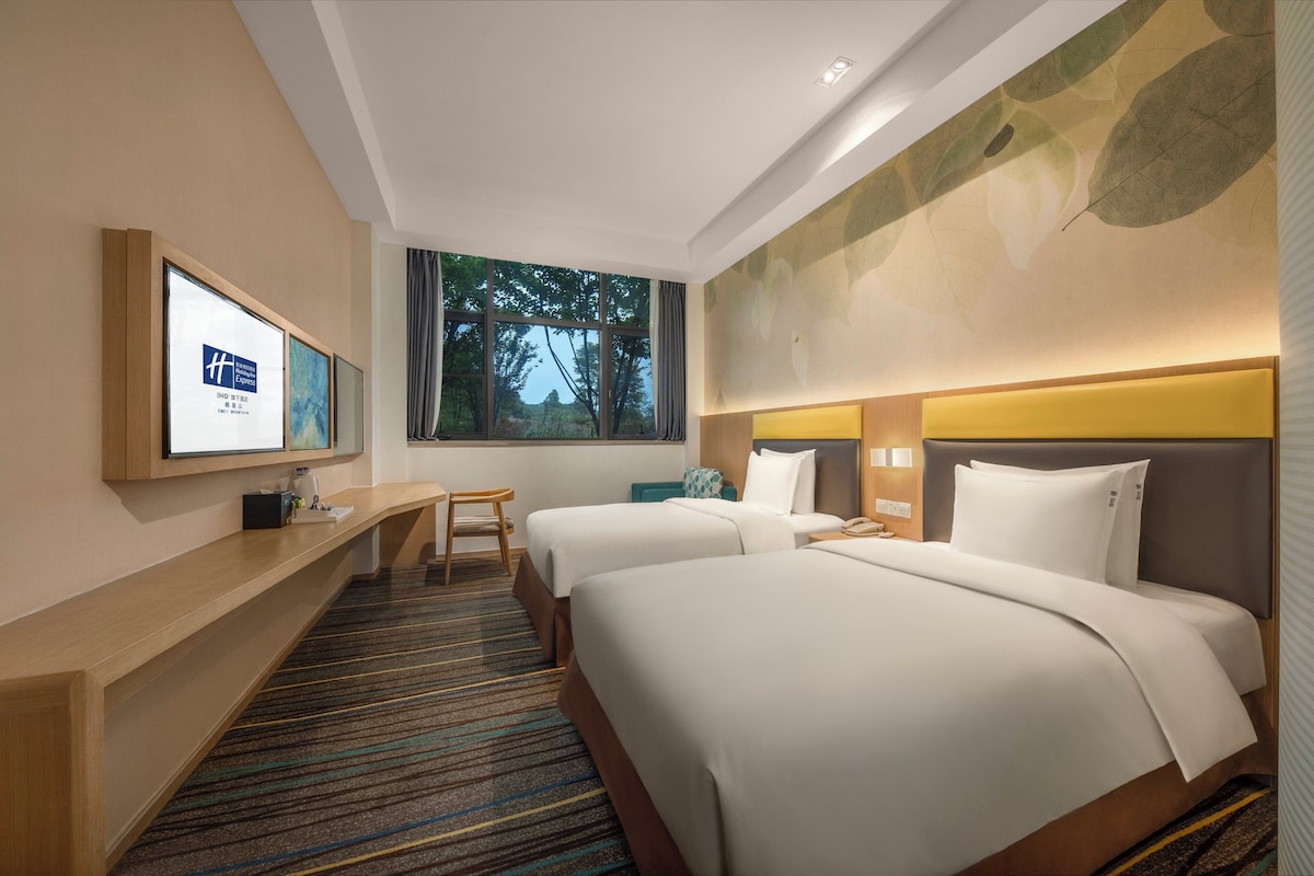 Quarto Standard, 2 camas de casal | Minibar, cofre no quarto, secretária, cortinas/cortinados opacos 