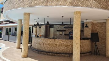 Bar junto à piscina