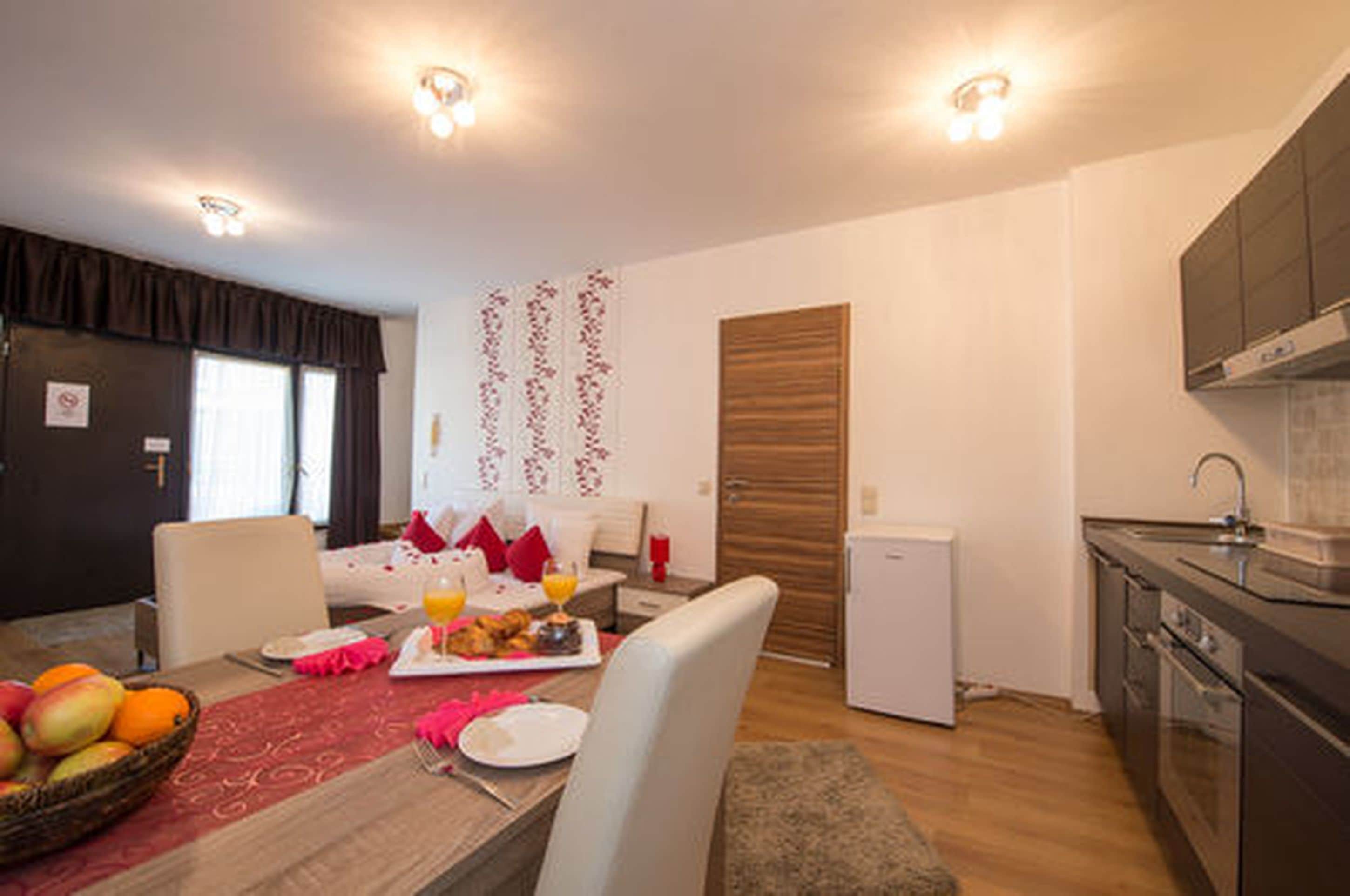 Suite, varanda (Duplex) | Cozinha privada | Um frigorífico, um micro-ondas, um forno, uma placa de cozinha 