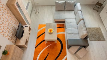 Apartamento, varanda, Vista para a cidade (Duplex) | Quartos insonorizados, ferro/tábua de engomar, Wi-fi grátis