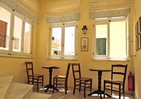 Área de estar no saguão