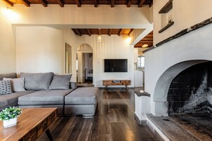 Vila executiva, 3 quartos, vista para o mar (Outdoor Jetted Tub) | Área de estar | TV de plasma