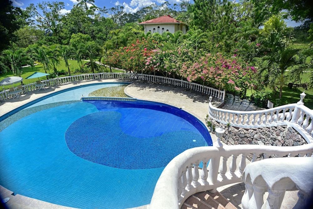 Banana Bank Lodge - Belmopán