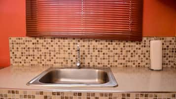 Apartamento Exclusivo, 1 cama queen-size, cozinha, vista para a montanha | Cozinha privada | Um frigorífico/congelador grande, um micro-ondas, um forno