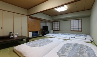 Quarto família, para fumantes (Japanese Style) | Escrivaninha, cortinas blackout, quartos à prova de som