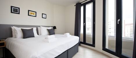 Apartamento standard, 1 quarto | Escrivaninha, ferros/tábuas de passar roupa, berços grátis