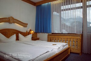 Quarto casal | Roupas de cama premium, edredons de pluma, cofres nos quartos