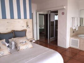 Casa | Escrivaninha, ferros/tábuas de passar roupa, Wi-Fi de cortesia