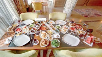 Pequeno-almoço tipo buffet diário incluído