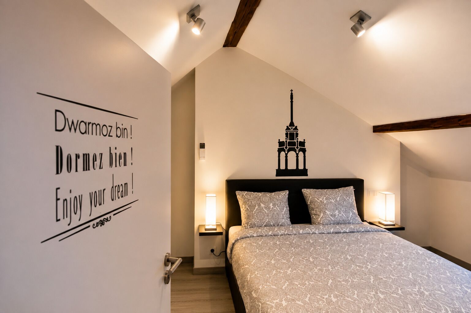 Apartamento Superior, 2 quartos, terraço | 2 quartos, roupa de alta qualidade, cofre no quarto 