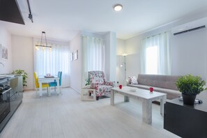 1 quarto, cofre no quarto, secretária, quartos insonorizados 