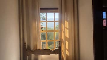 Quarto Casal - Pagamento apenas com depósito bancário | Frigobar, Wi-Fi de cortesia, roupa de cama