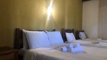 Quarto quádruplo - Pagamento apenas com depósito bancário | Frigobar, Wi-Fi de cortesia, roupa de cama