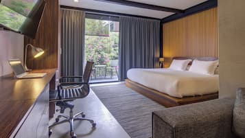 Junior Suite King | Cofre com capacidade para portátil, com mobília individualizada