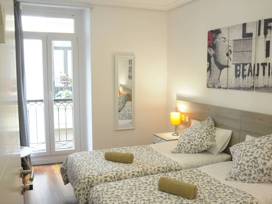 Quarto casal ou duplo conforto, 1 quarto, banheiro compartilhado, ao lado da praia | Roupas de cama premium, edredons de pluma
