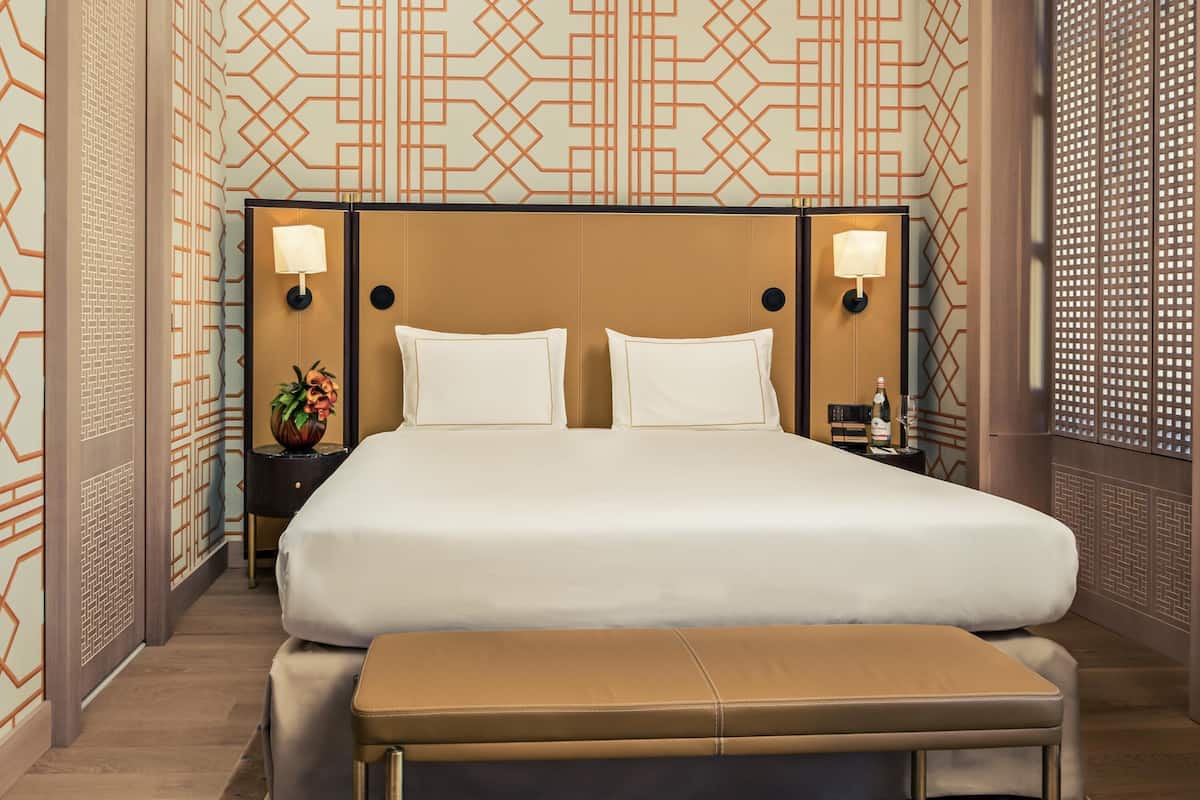 Roupas de cama premium, cofres nos quartos, individualmente decorados