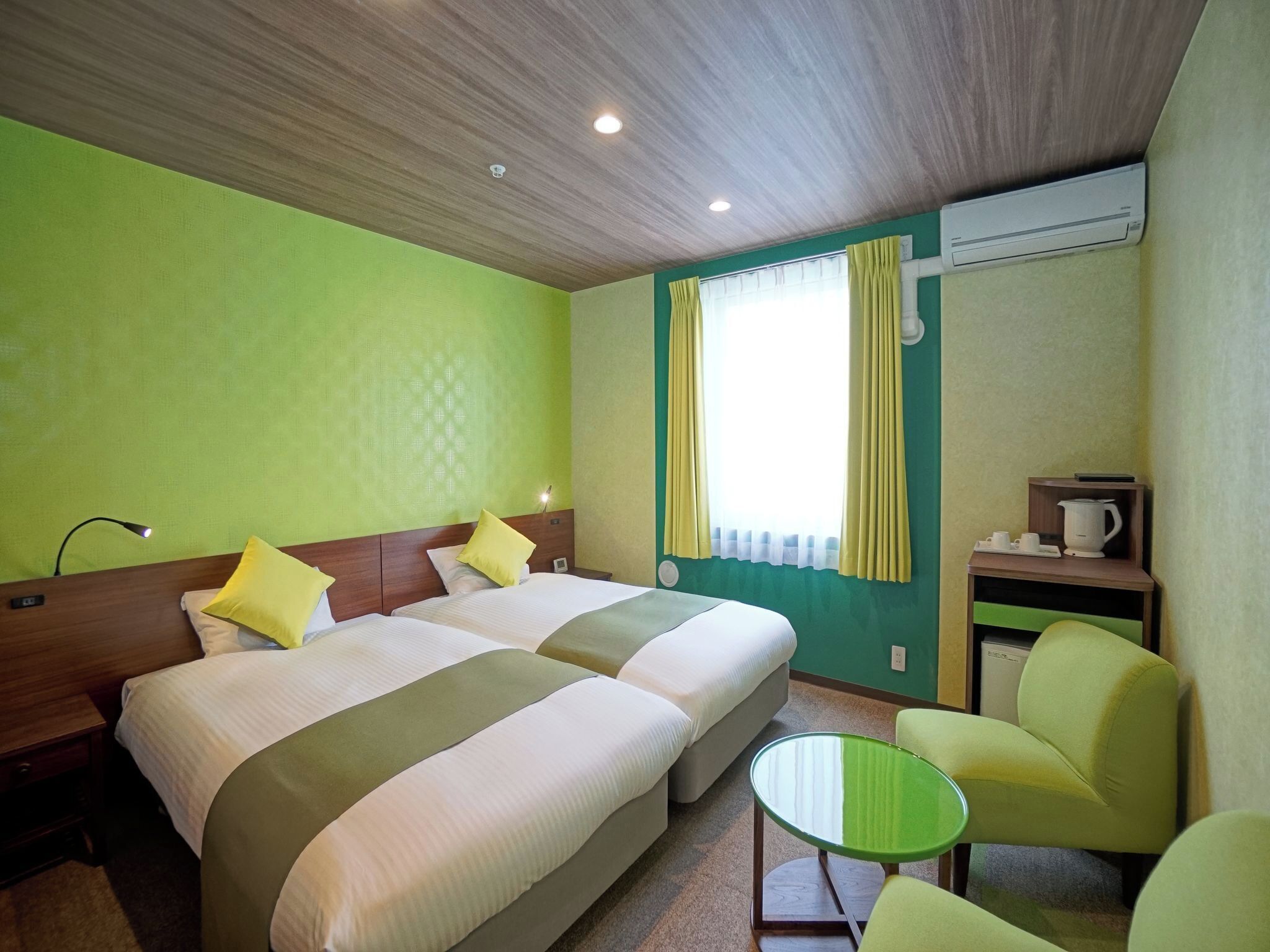 Cofres nos quartos, Wi-Fi de cortesia, roupa de cama