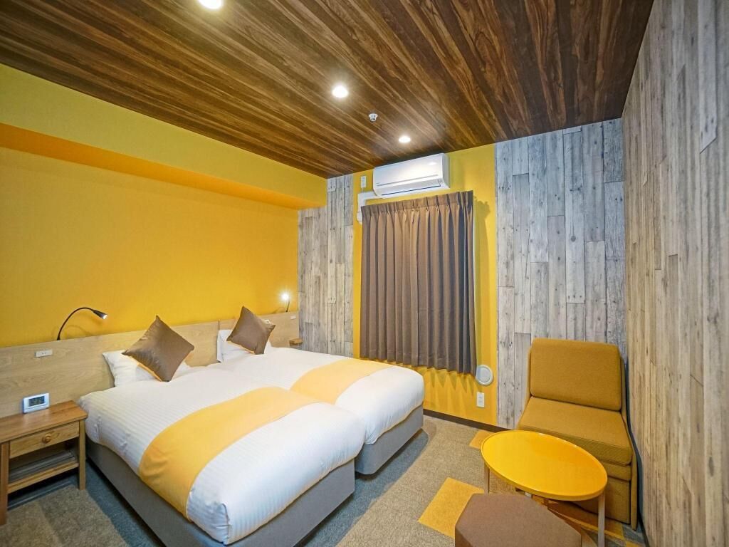 Cofres nos quartos, Wi-Fi de cortesia, roupa de cama