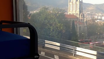 Dormitório compartilhado standard, somente para mulheres, banheiro compartilhado | Vista para a cidade