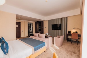 Quarto Duplo de Luxo, 1 quarto | Minibar, cofre no quarto, secretária, cortinas/cortinados opacos