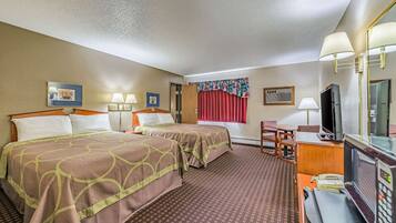 Quarto standard, 2 camas Queen, para não fumantes | Cofres nos quartos, escrivaninha, ferros/tábuas de passar roupa